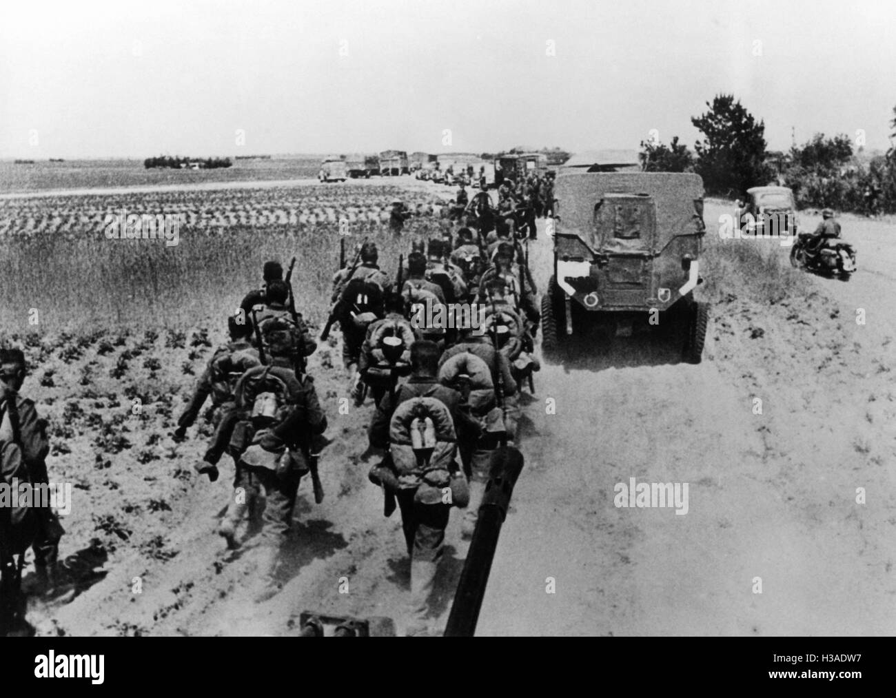 Ground approach hi-res stock photography and images - Alamy