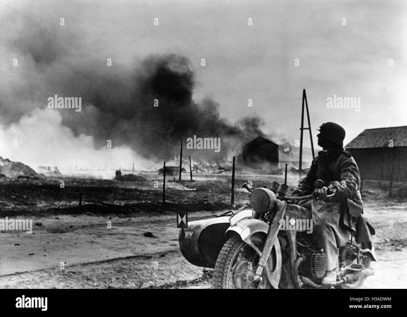 Dispatch rider hi-res stock photography and images - Alamy