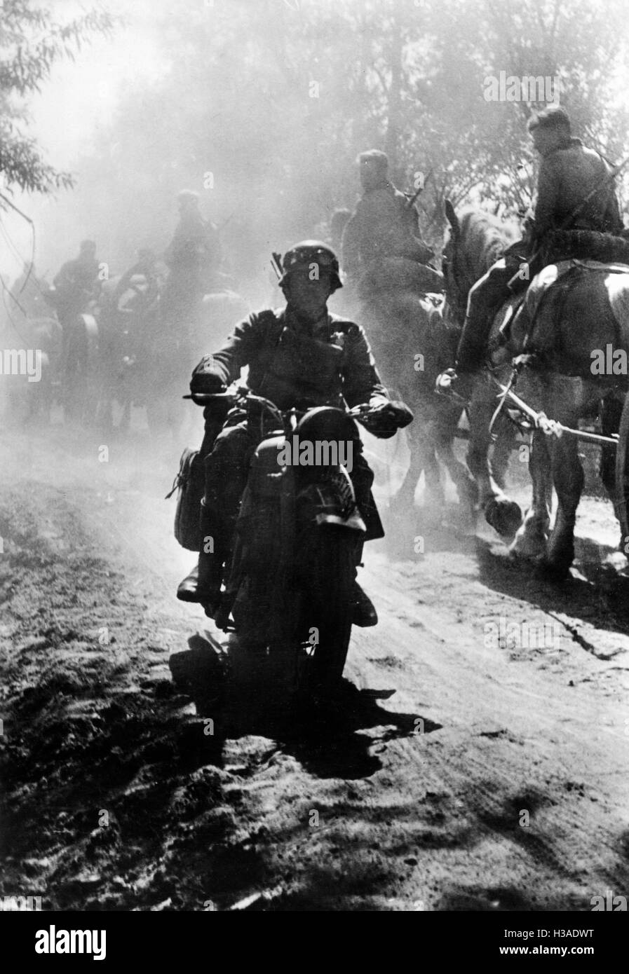 Dispatch rider hi-res stock photography and images - Alamy