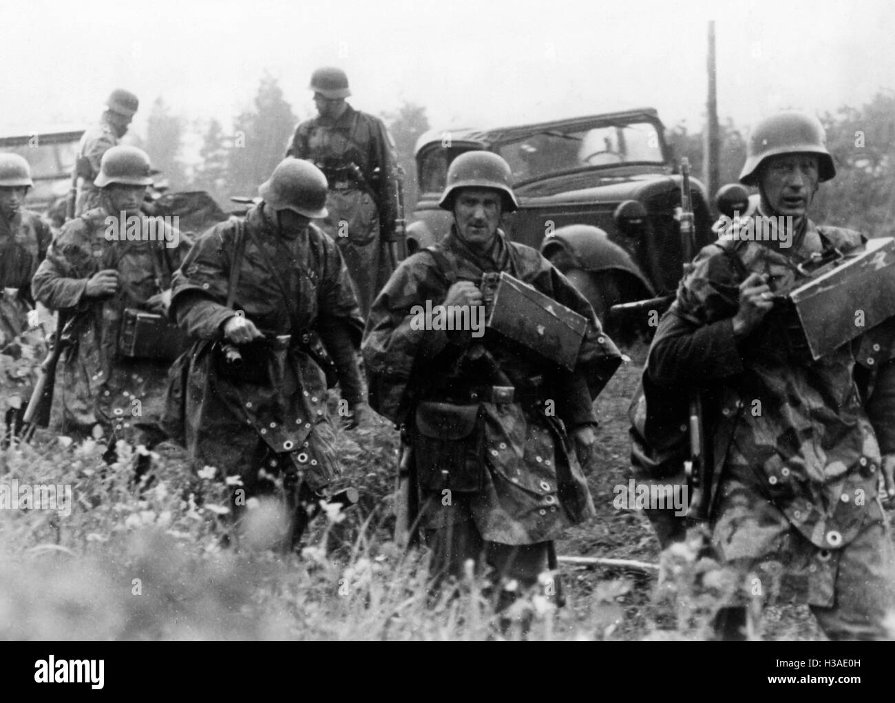German infantrymen marching on the Eastern Front, 1941 Stock Photo - Alamy