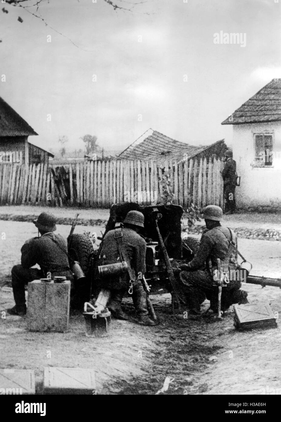 German infantry with anti-tank gun on the Eastern Front, 1941 Stock ...