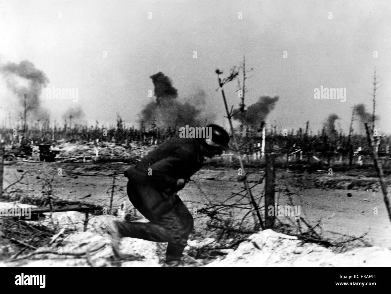 Artillery barrage hi-res stock photography and images - Alamy