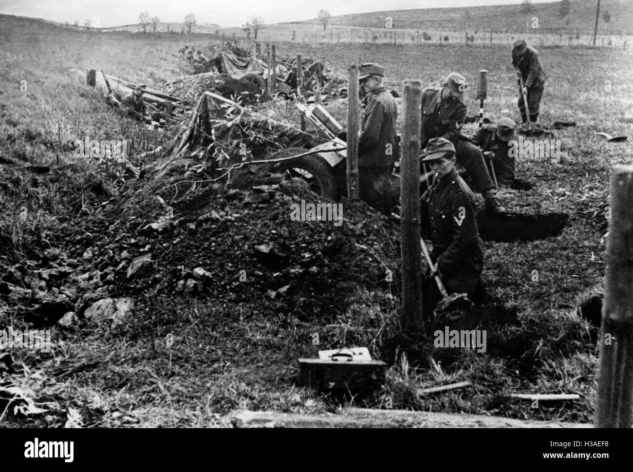 Building an emplacement during the fighting in East Prussia, 1944 Stock ...
