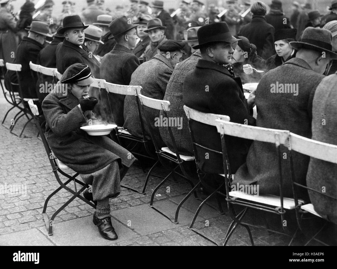 WHW stew in Berlin, 1937 Stock Photo - Alamy
