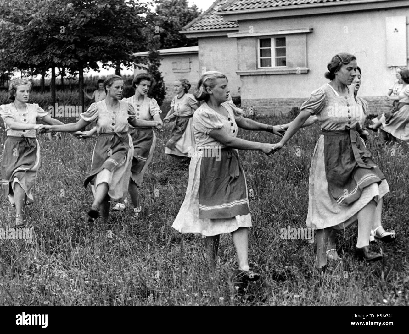 Landdienst girls dancing folk dances hi-res stock photography and ...
