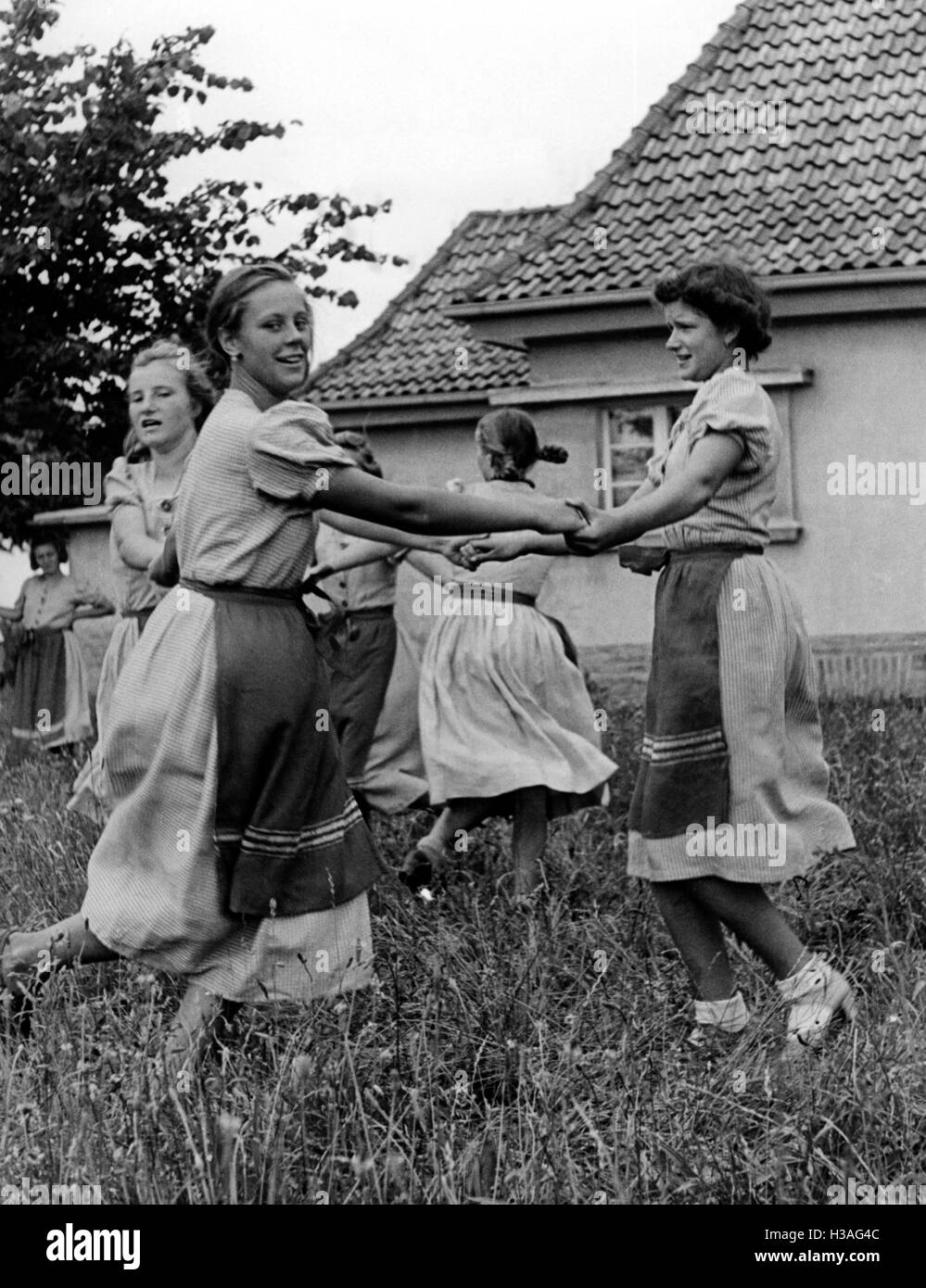 Country dancing historical hi-res stock photography and images - Alamy