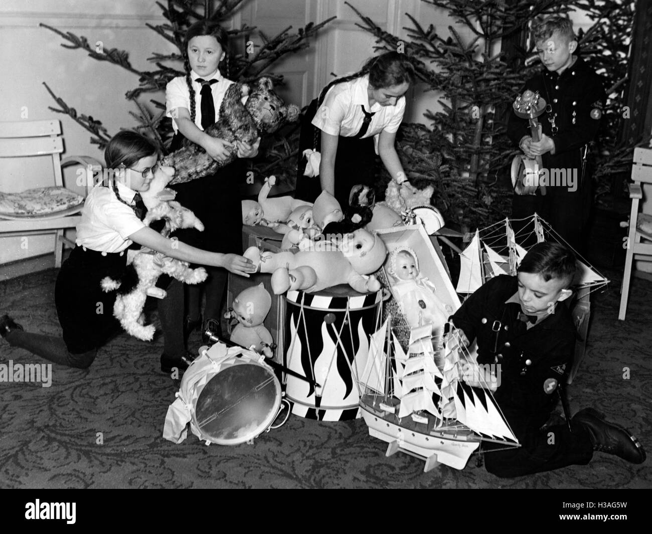 Hitler youth berlin 1937 Black and White Stock Photos & Images - Alamy