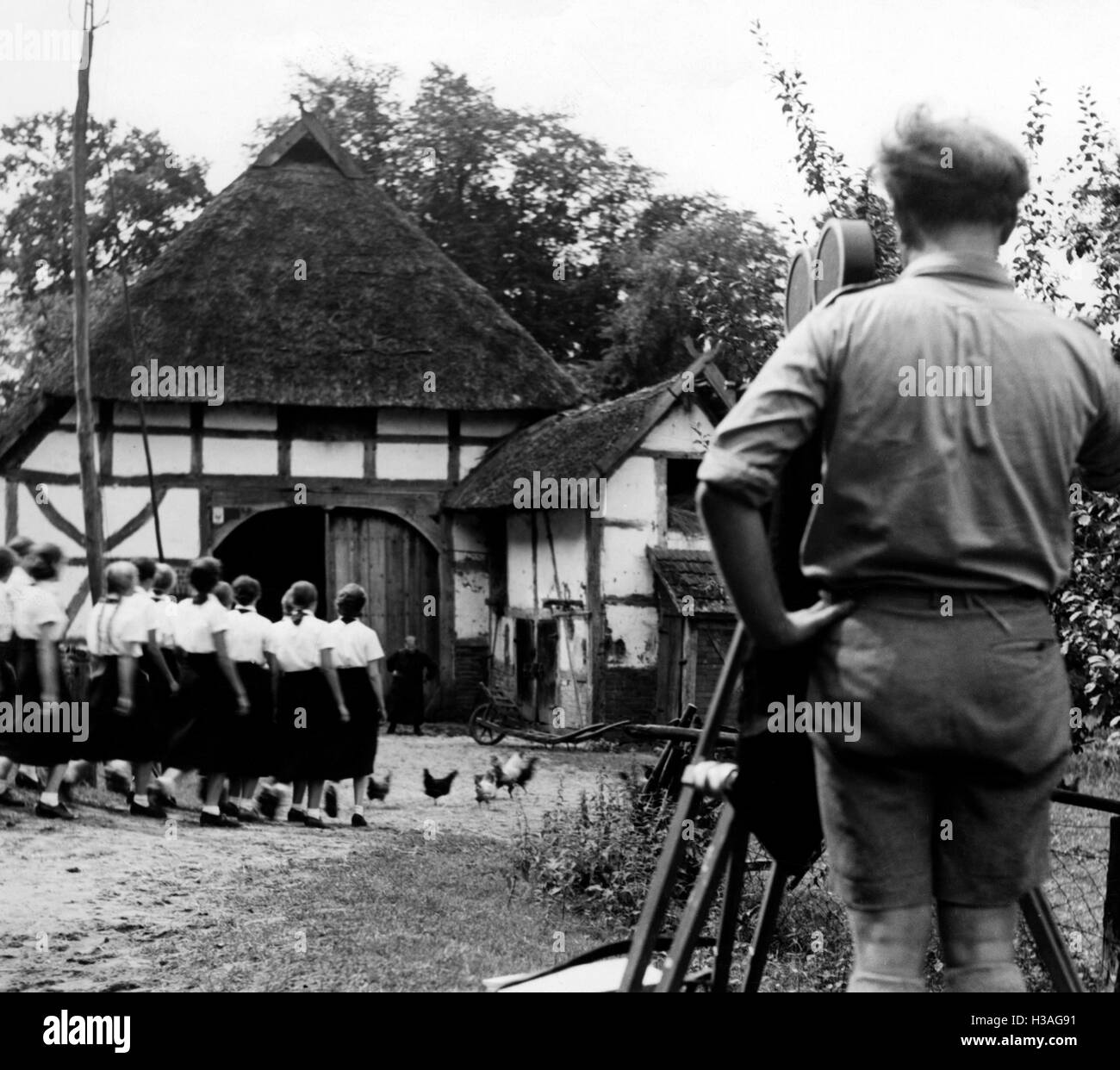 BDM-Werk Glaube und Schoenheit (BDM-Work, Faith and Beauty Society ...