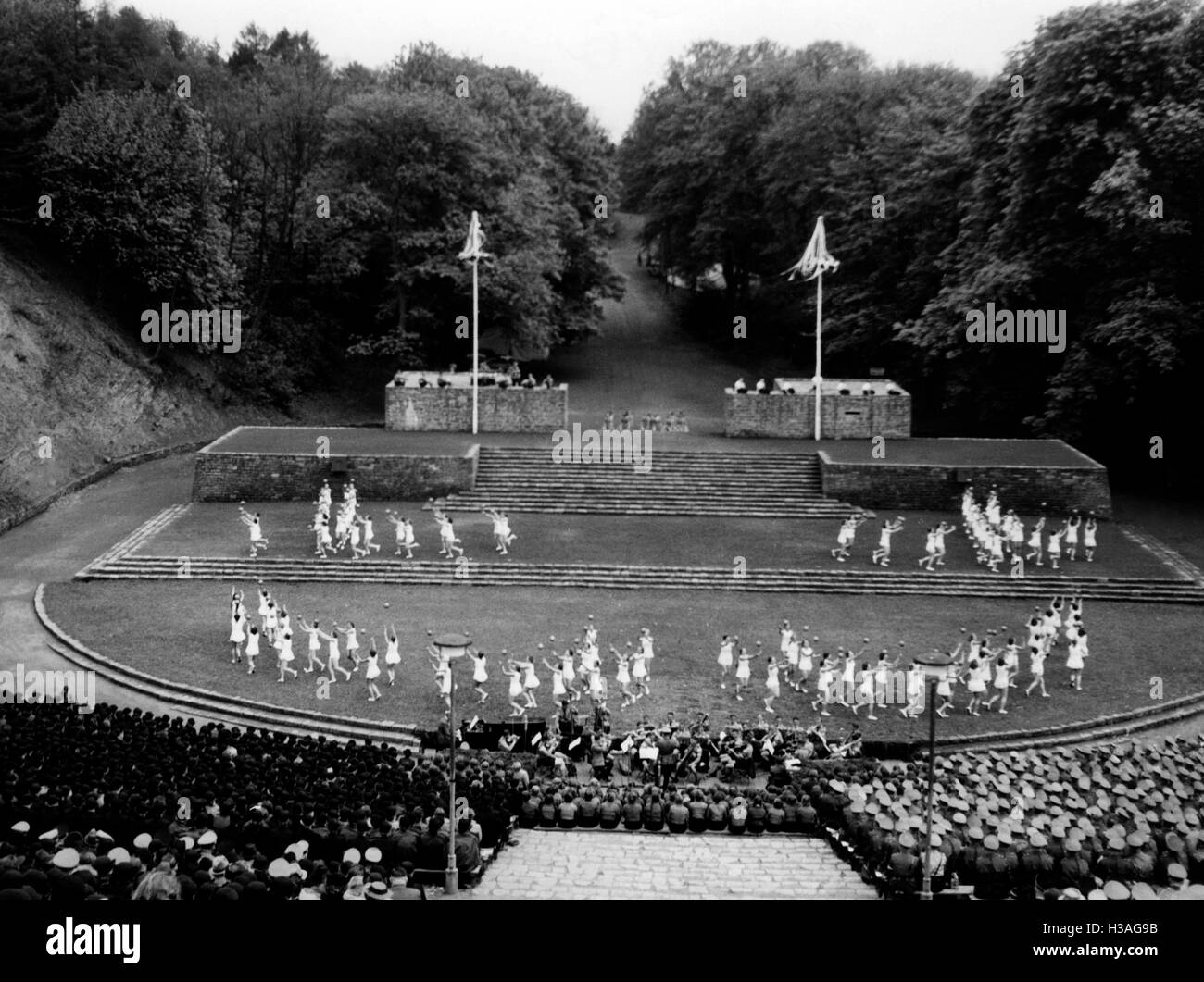 Members of the BDM-Werk Glaube und Schoenheit (BDM-Work, Faith and ...