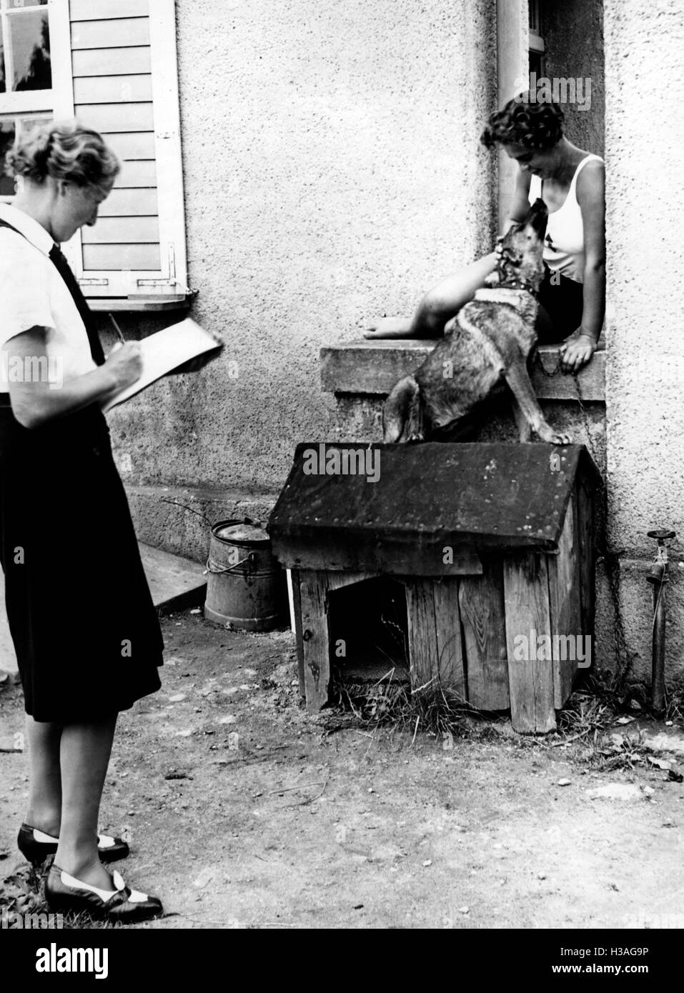Two German Girls Of The Bdm League Of German Girls Stock Photos & Two ...