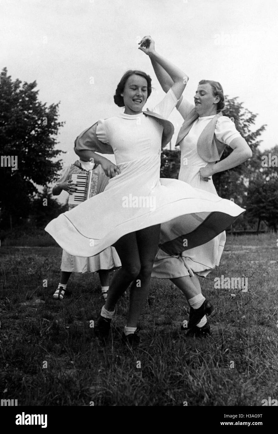 Summer camp of the BDM-Werk Glaube und Schoenheit (BDM-Work, Faith and ...