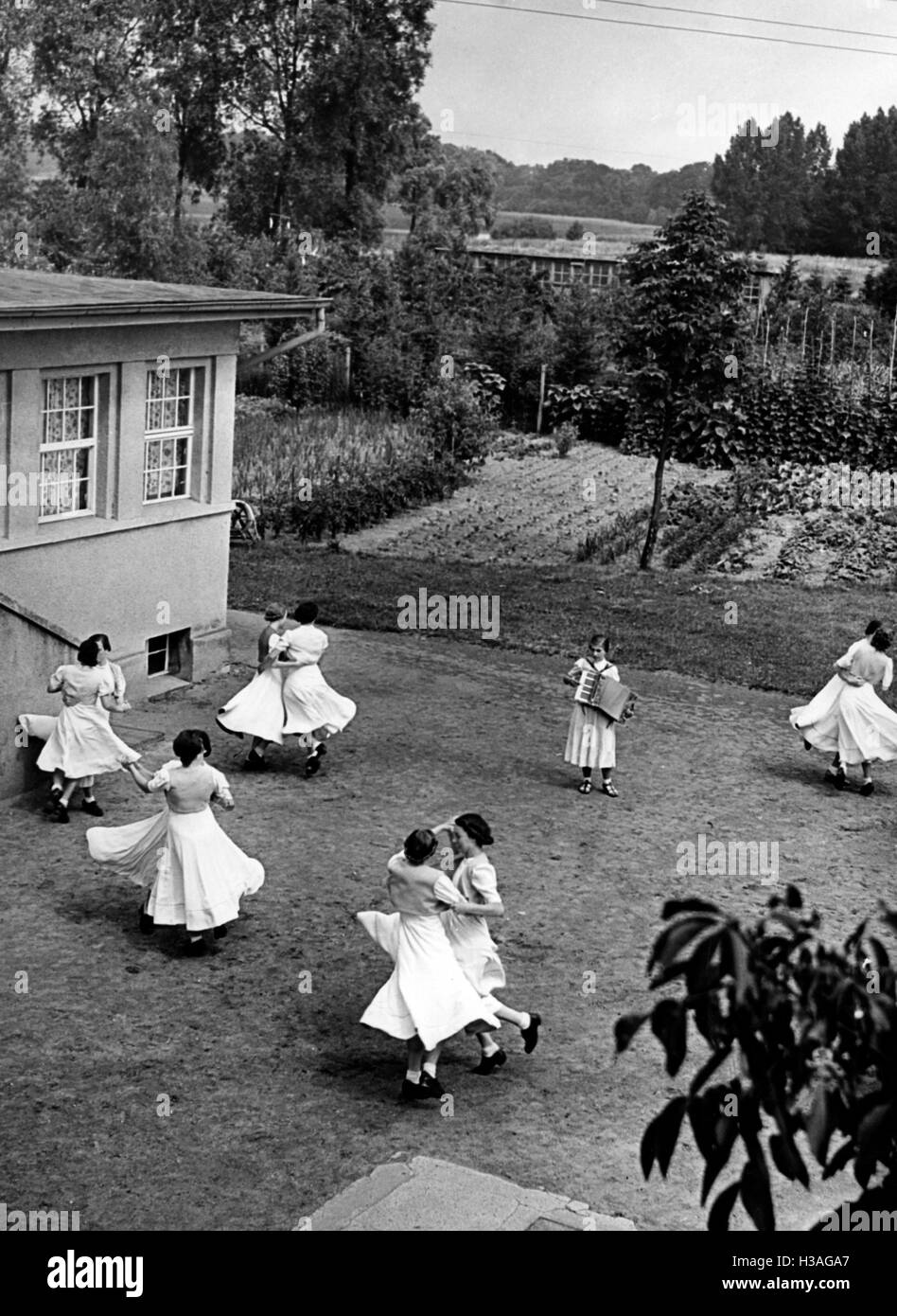 Two German Girls Of The Bdm League Of German Girls Stock Photos & Two ...