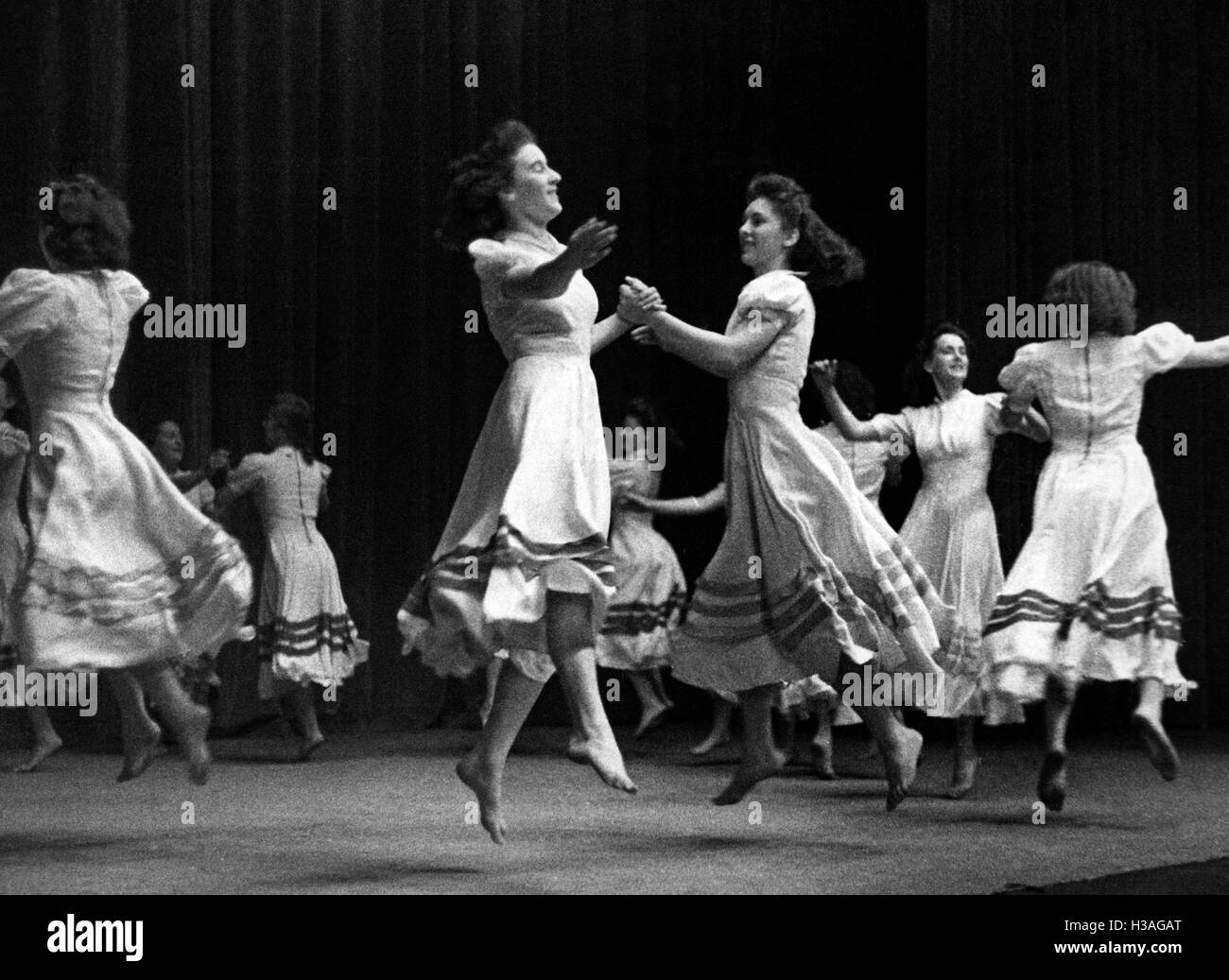 Members of the BDM-Werk Glaube und Schoenheit (BDM-Work, Faith and ...