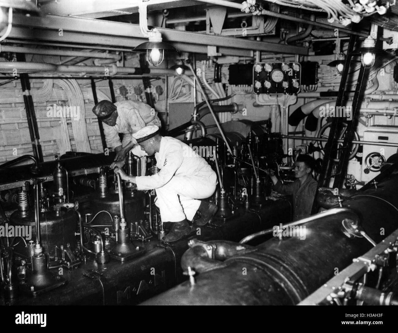 "Engine room of the battleship ""Deutschland Stock Photo - Alamy