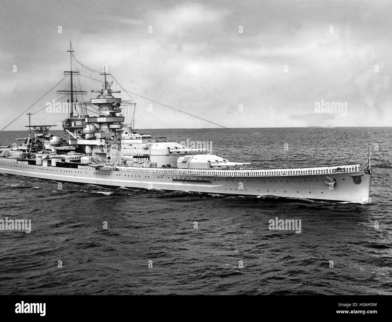 Naval review hi-res stock photography and images - Alamy
