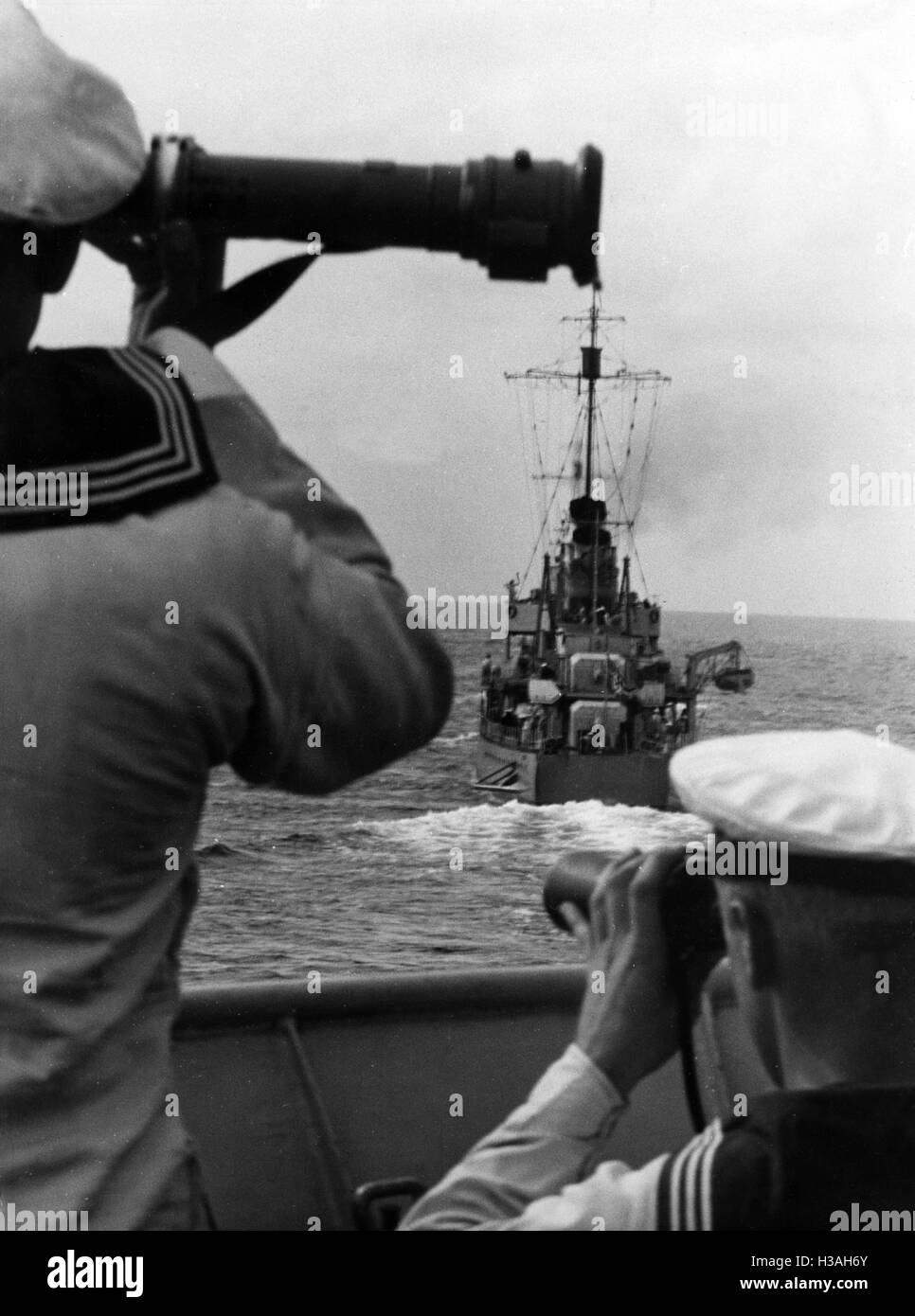 Destroyer class Black and White Stock Photos & Images - Alamy