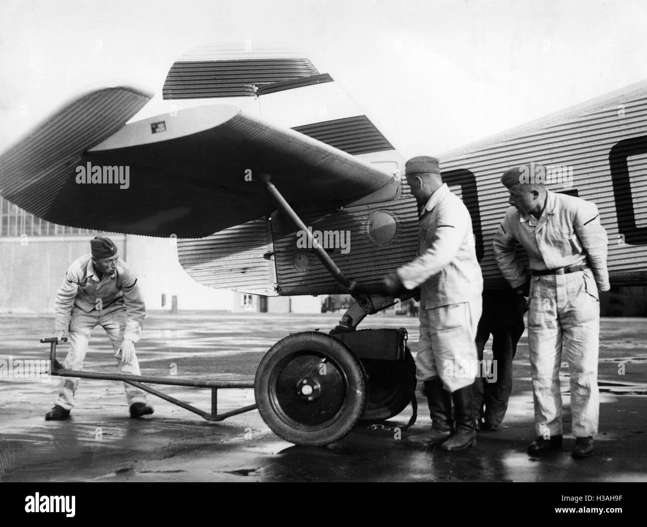 Luftwaffe aircraft insignia hi-res stock photography and images - Alamy