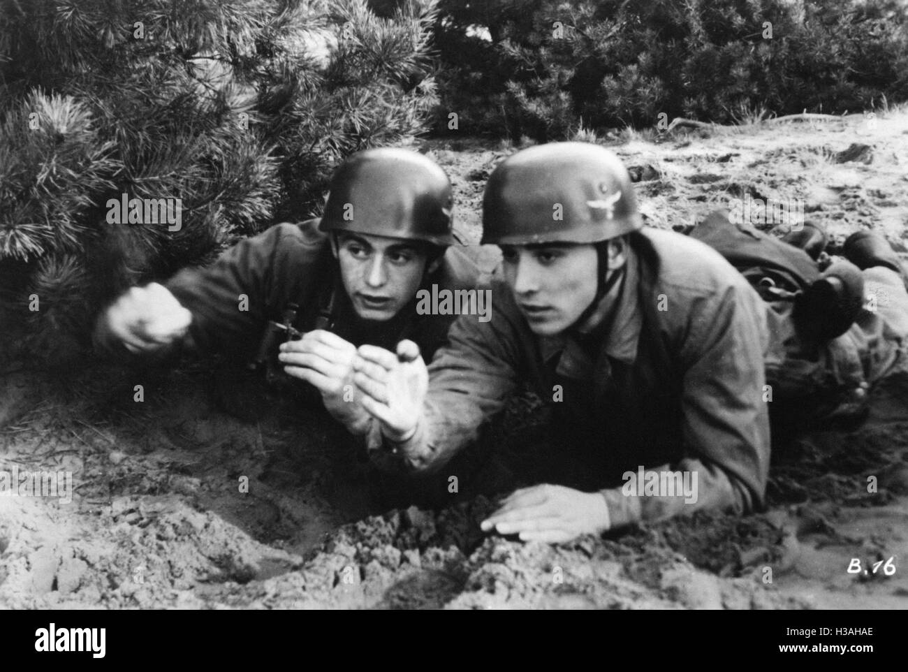 Military parachute training hi-res stock photography and images - Alamy