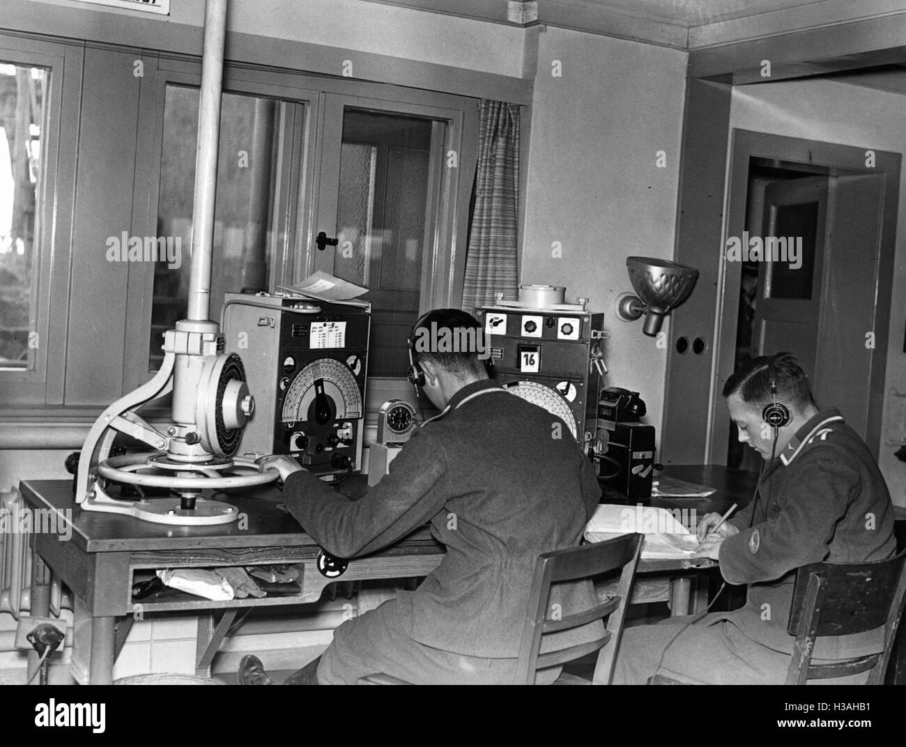 Radio direction finder hi-res stock photography and images - Alamy