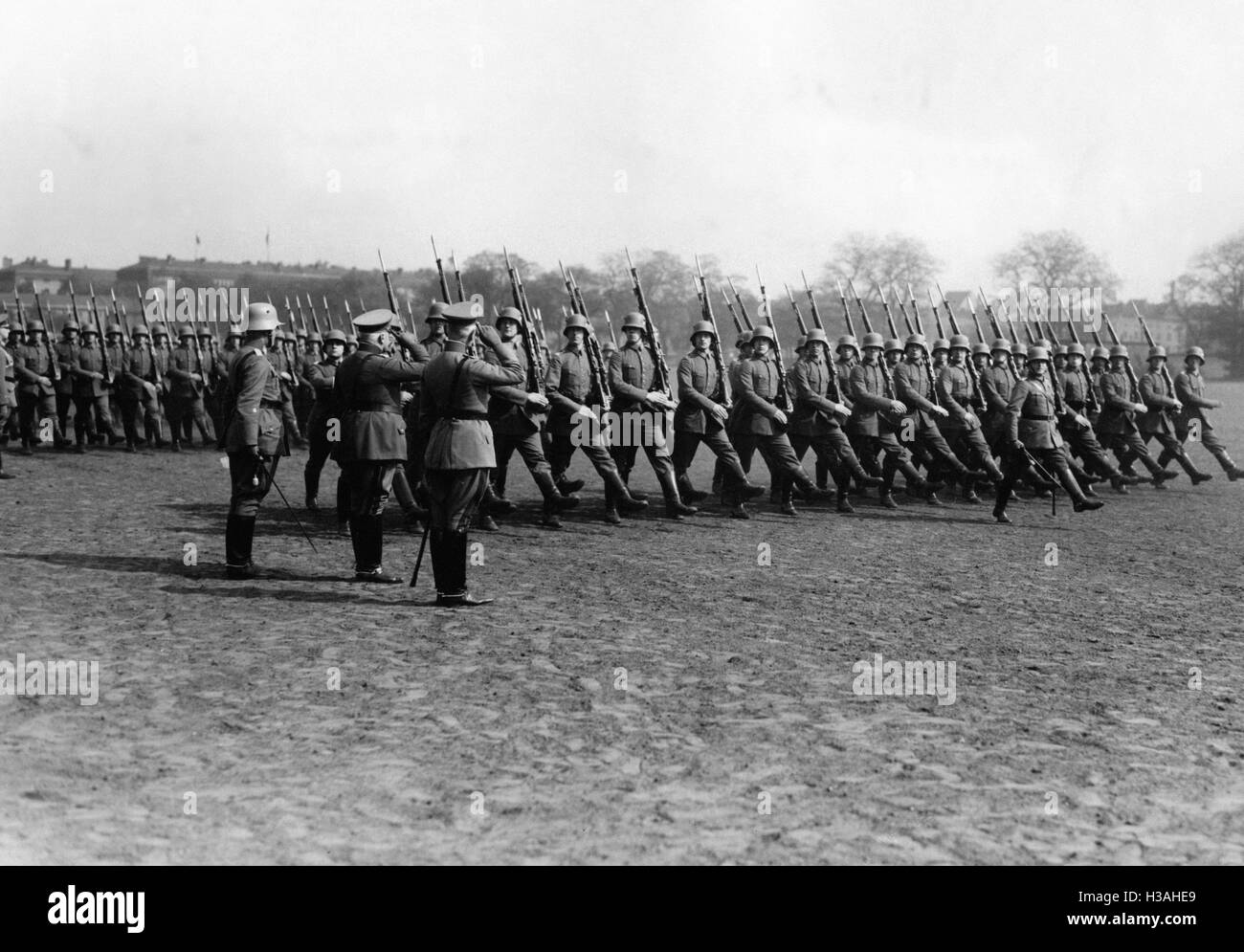 Officers reichswehr hi-res stock photography and images - Alamy