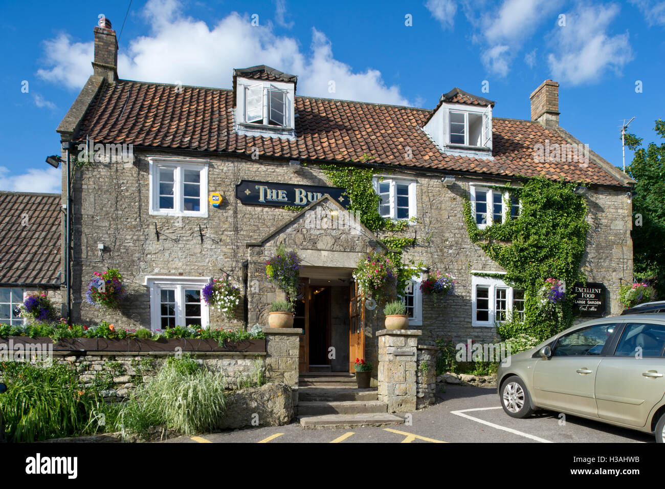 Drink bull public house hi-res stock photography and images - Alamy