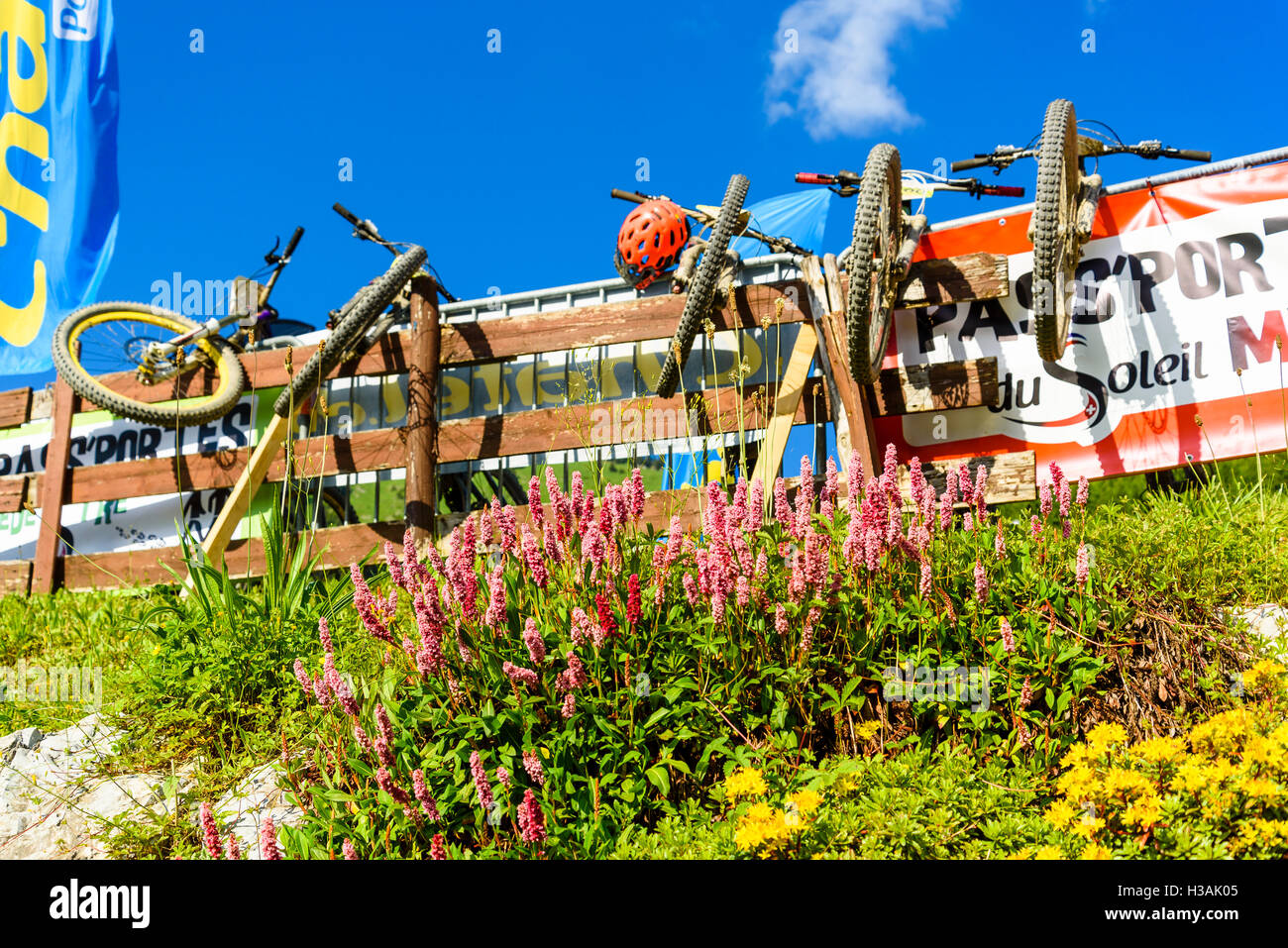 Tyre barriers hi-res stock photography and images - Alamy