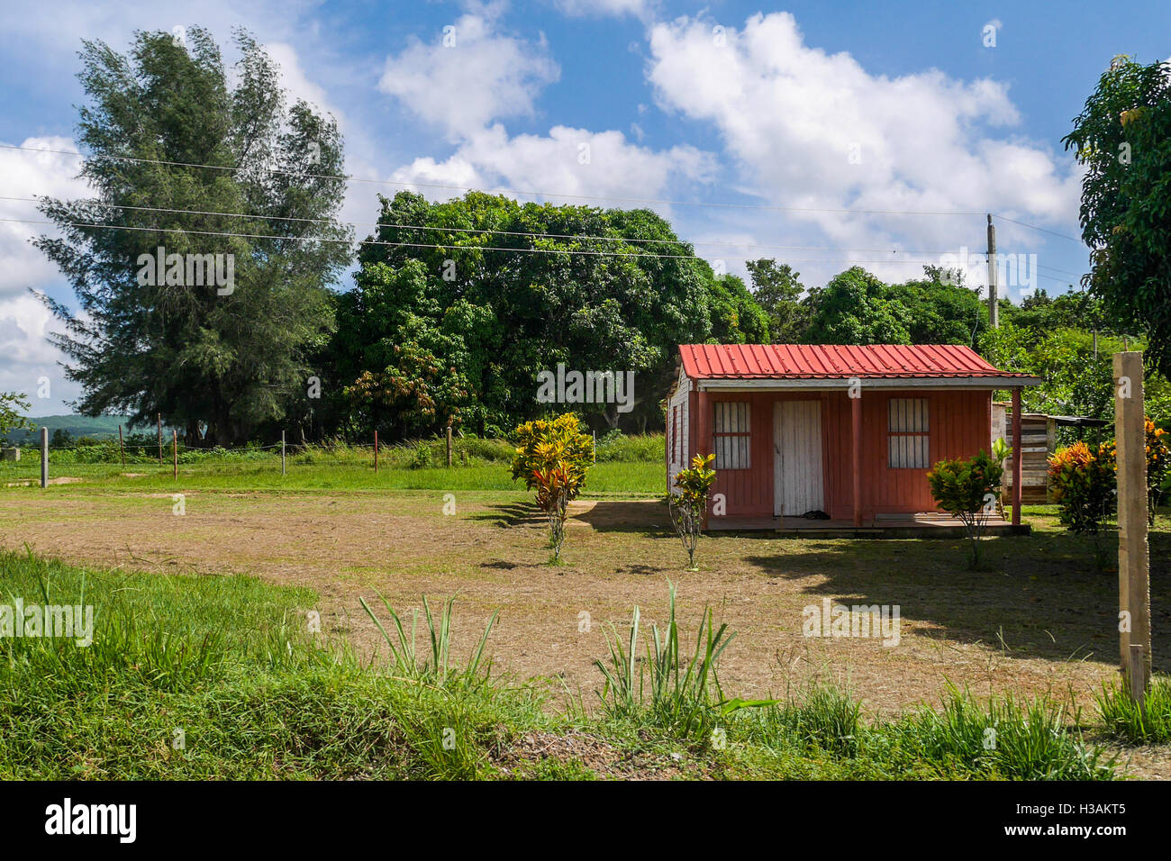 Ranches and Bungalows built in Cuban style on Cuba, wood straw and ...