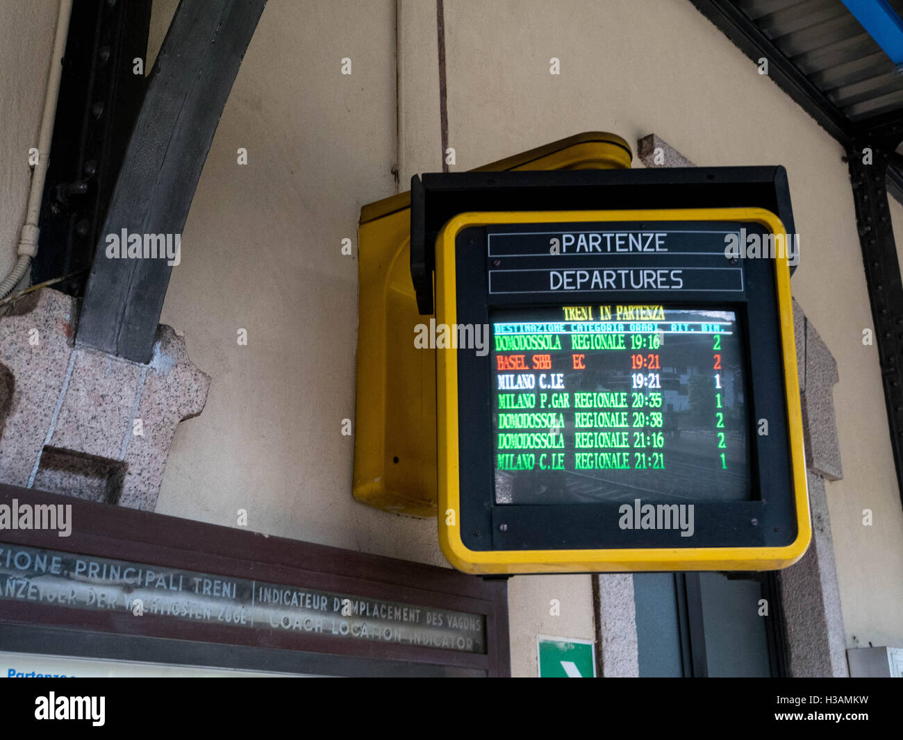 Time train table mobile hi-res stock photography and images - Alamy
