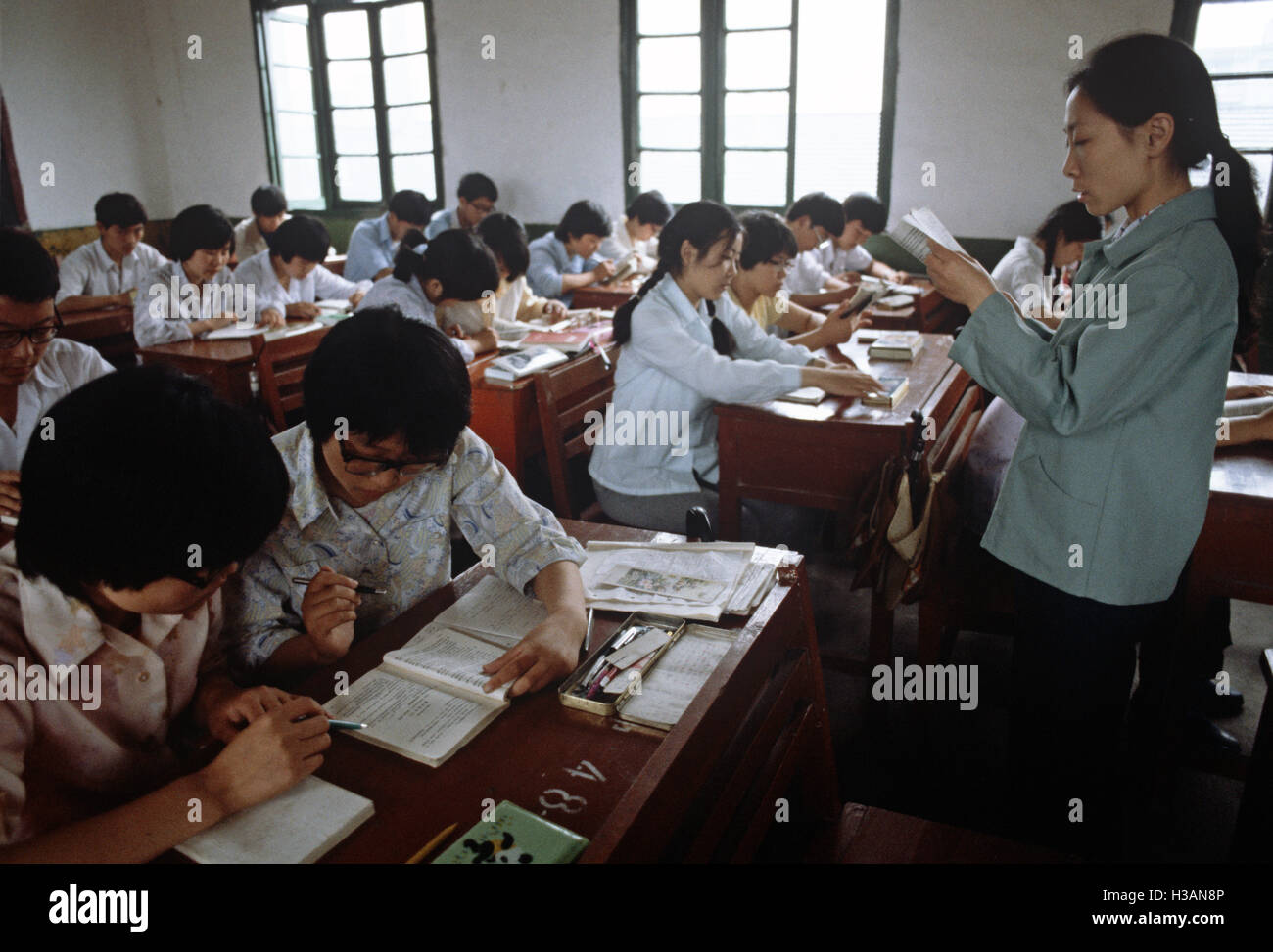 Chines teacher hi-res stock photography and images - Alamy