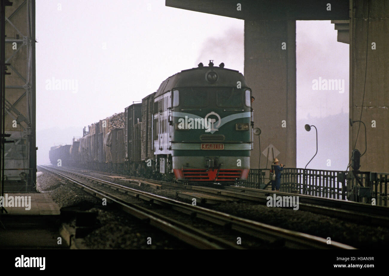 Diesel freight train hi-res stock photography and images - Alamy