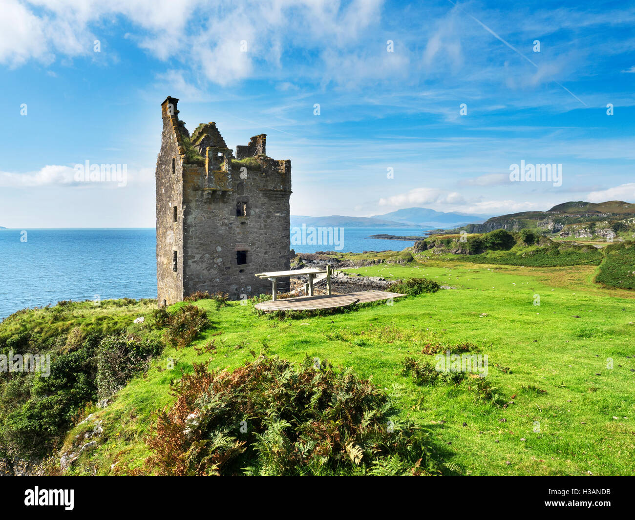 Kerrera scotland castle hi-res stock photography and images - Alamy