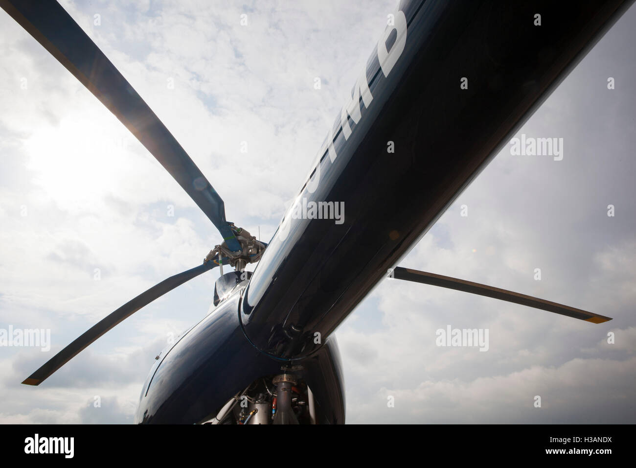 Rohit Jaggi of the Financial Times testing the Cabri G2 made by Guimbal ...