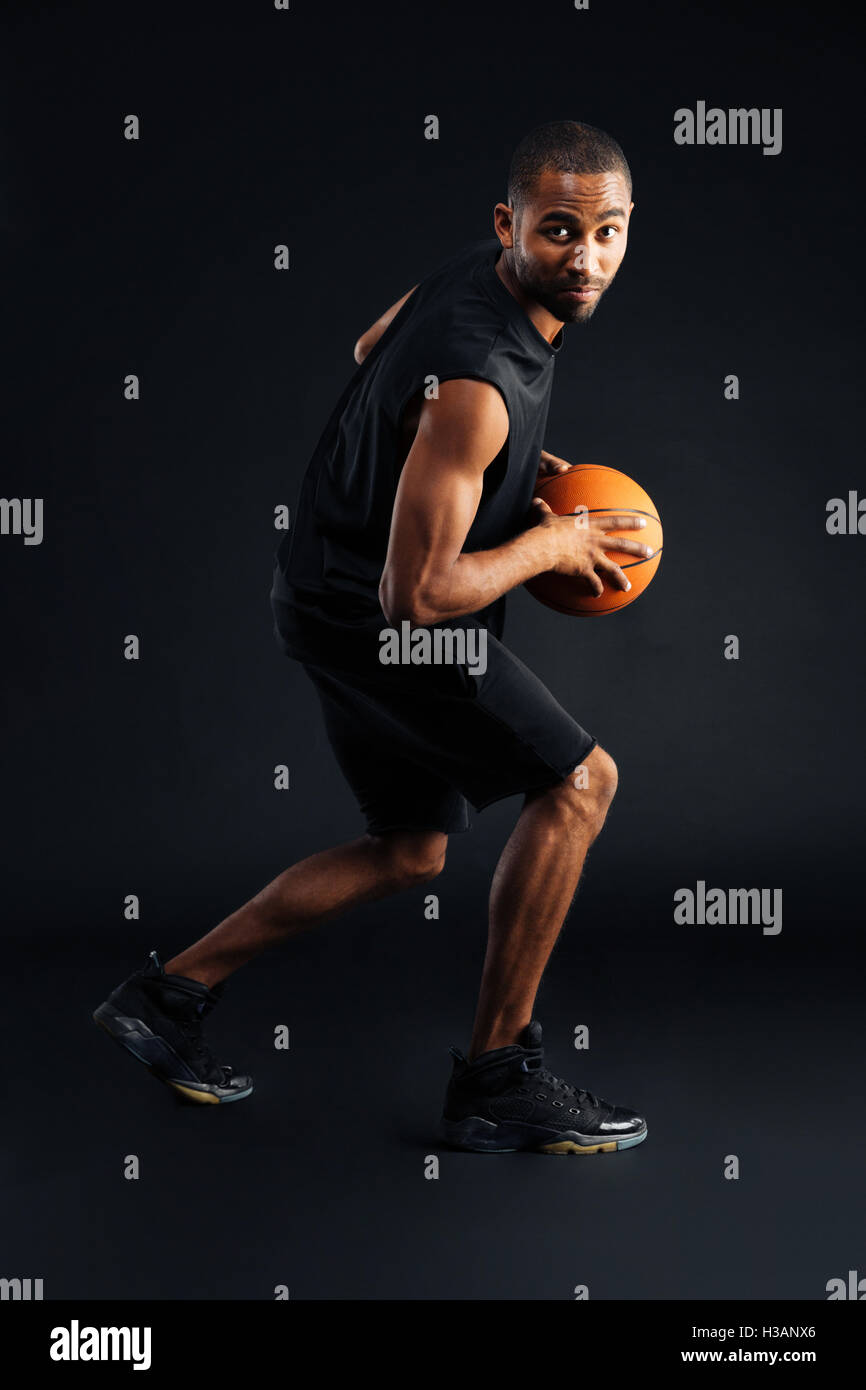 Boy basketball side view hi-res stock photography and images - Alamy