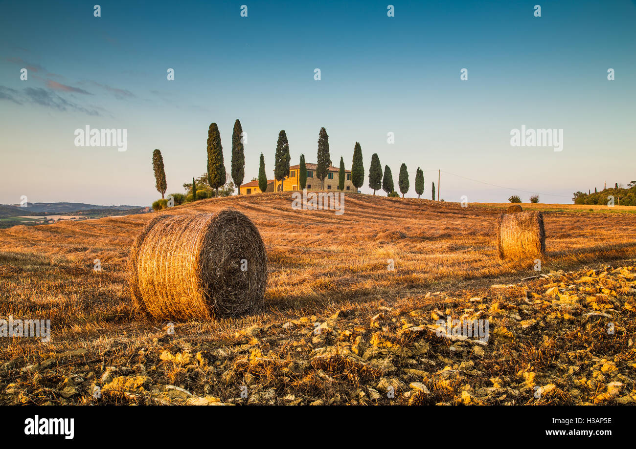 Beautiful Tuscany landscape with traditional farm house and hay bales ...