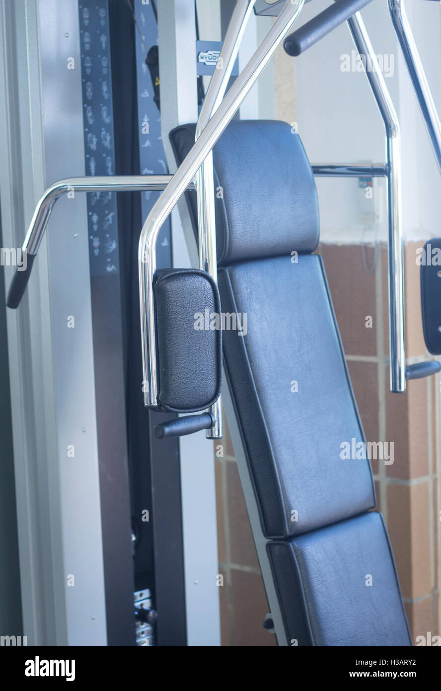 Gym exercise weight training pec deck chest resistance machine in ...