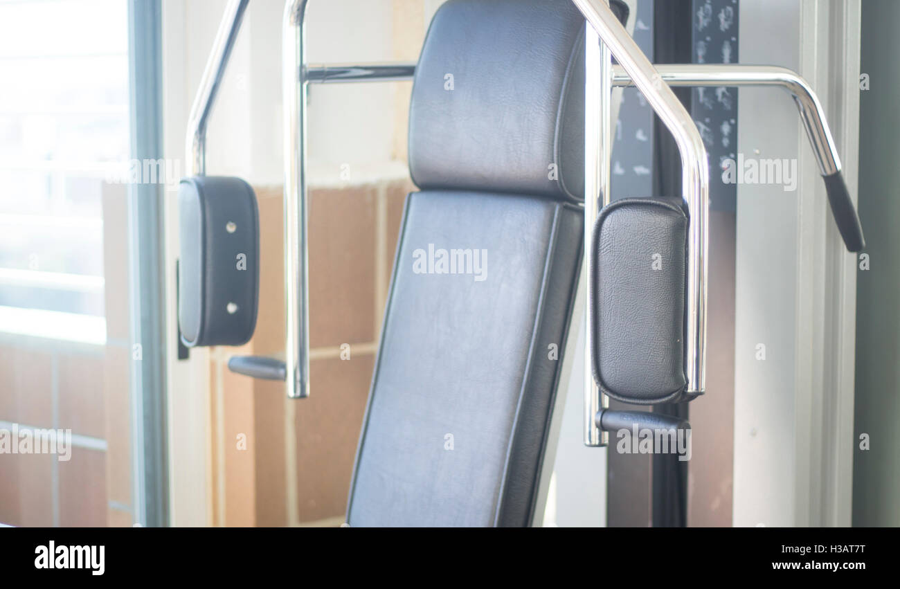 Gym exercise weight training pec deck chest resistance machine in ...