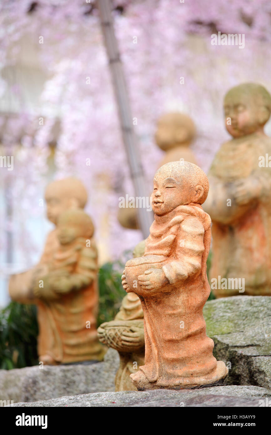 Statue in Japanese temple Stock Photo - Alamy