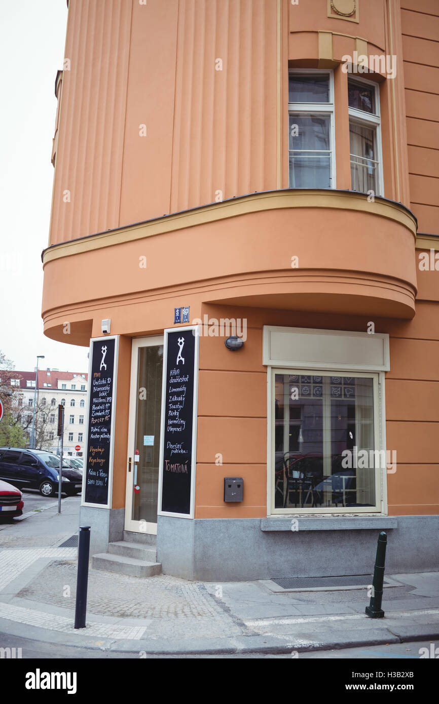 Modern cafe exterior hi-res stock photography and images - Alamy