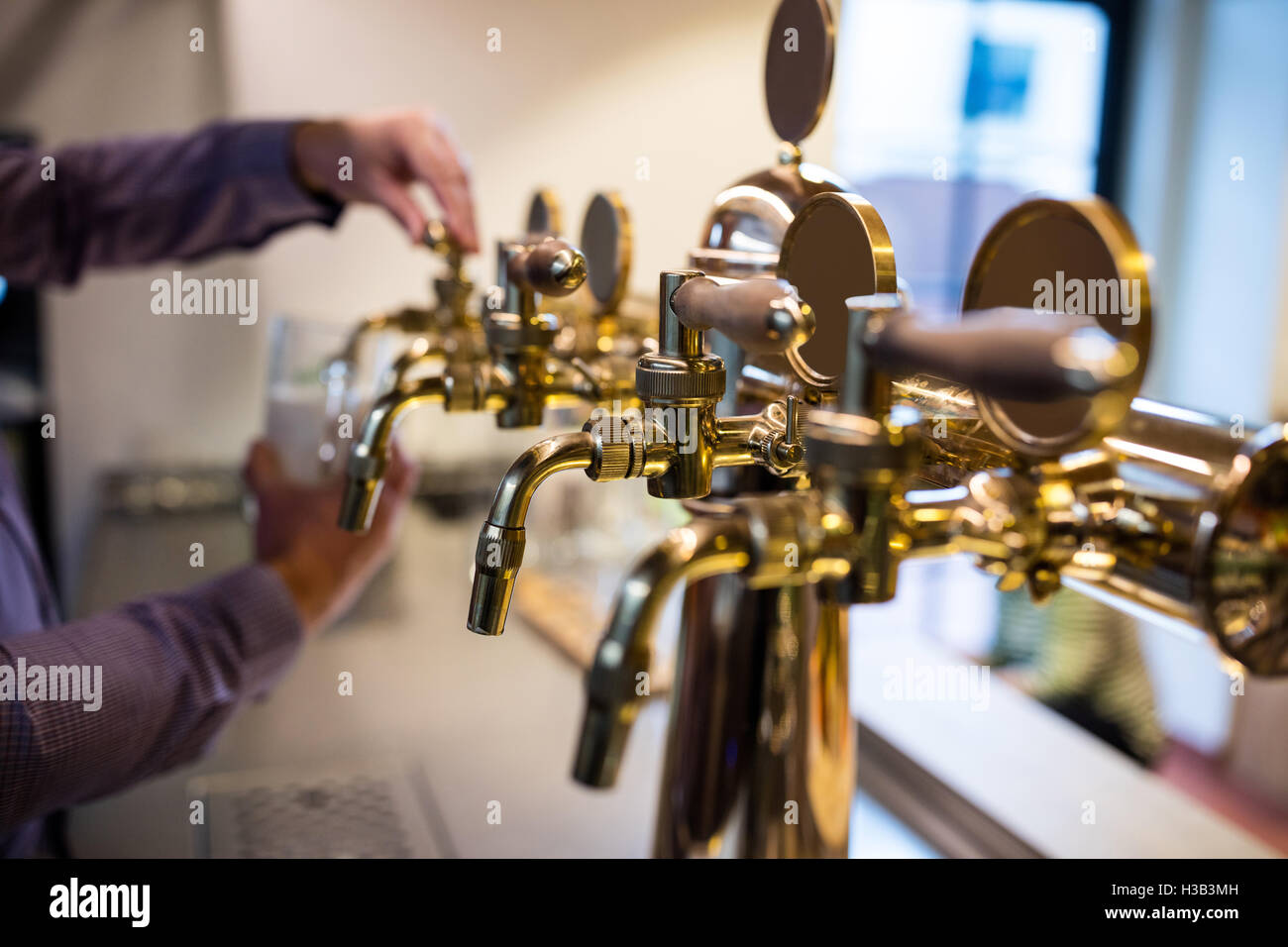 Beer pump hi-res stock photography and images - Alamy