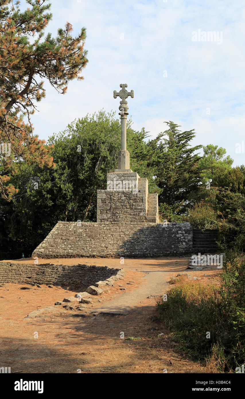 Monumental cross at Pointe du Trech, Ile Aux Moines, Morbihan, Brittany ...