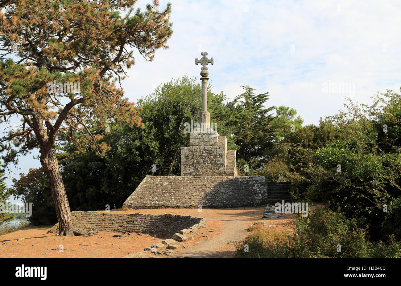 Monumental cross at Pointe du Trech, Ile Aux Moines, Morbihan, Brittany ...
