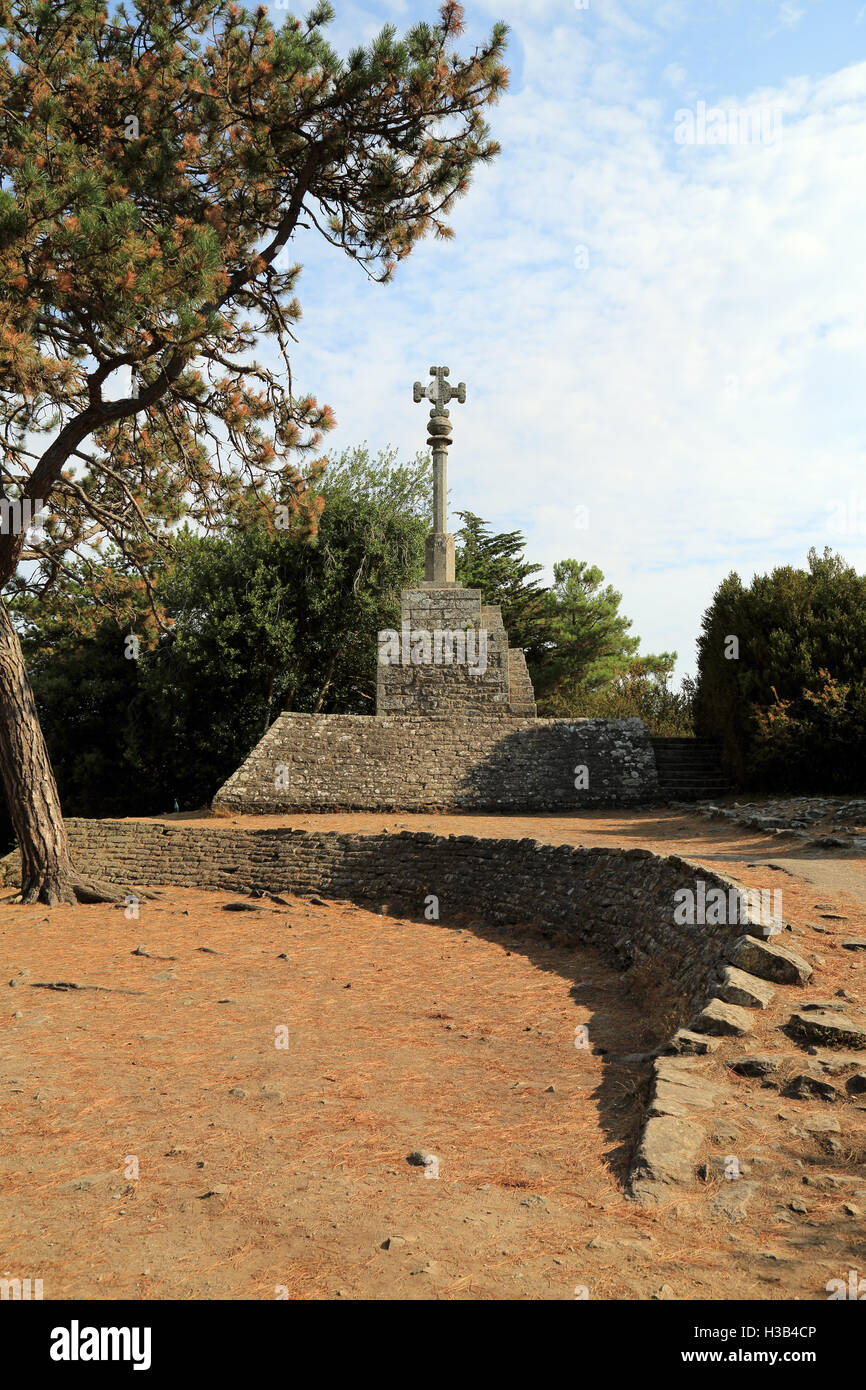 Monumental cross at Pointe du Trech, Ile Aux Moines, Morbihan, Brittany ...