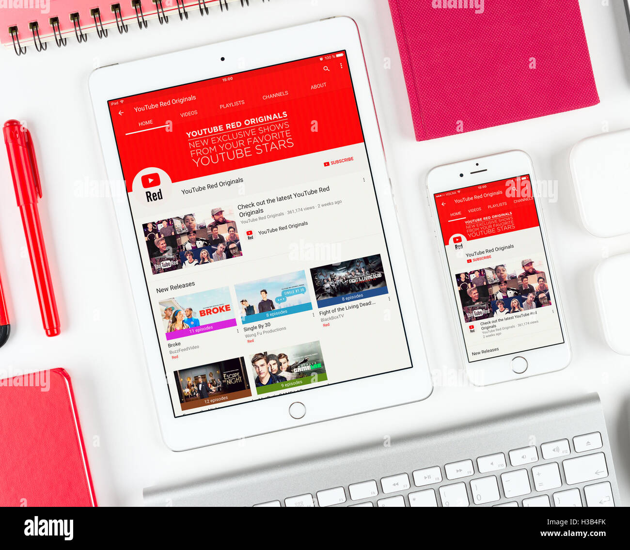 Youtube red hi-res stock photography and images - Alamy