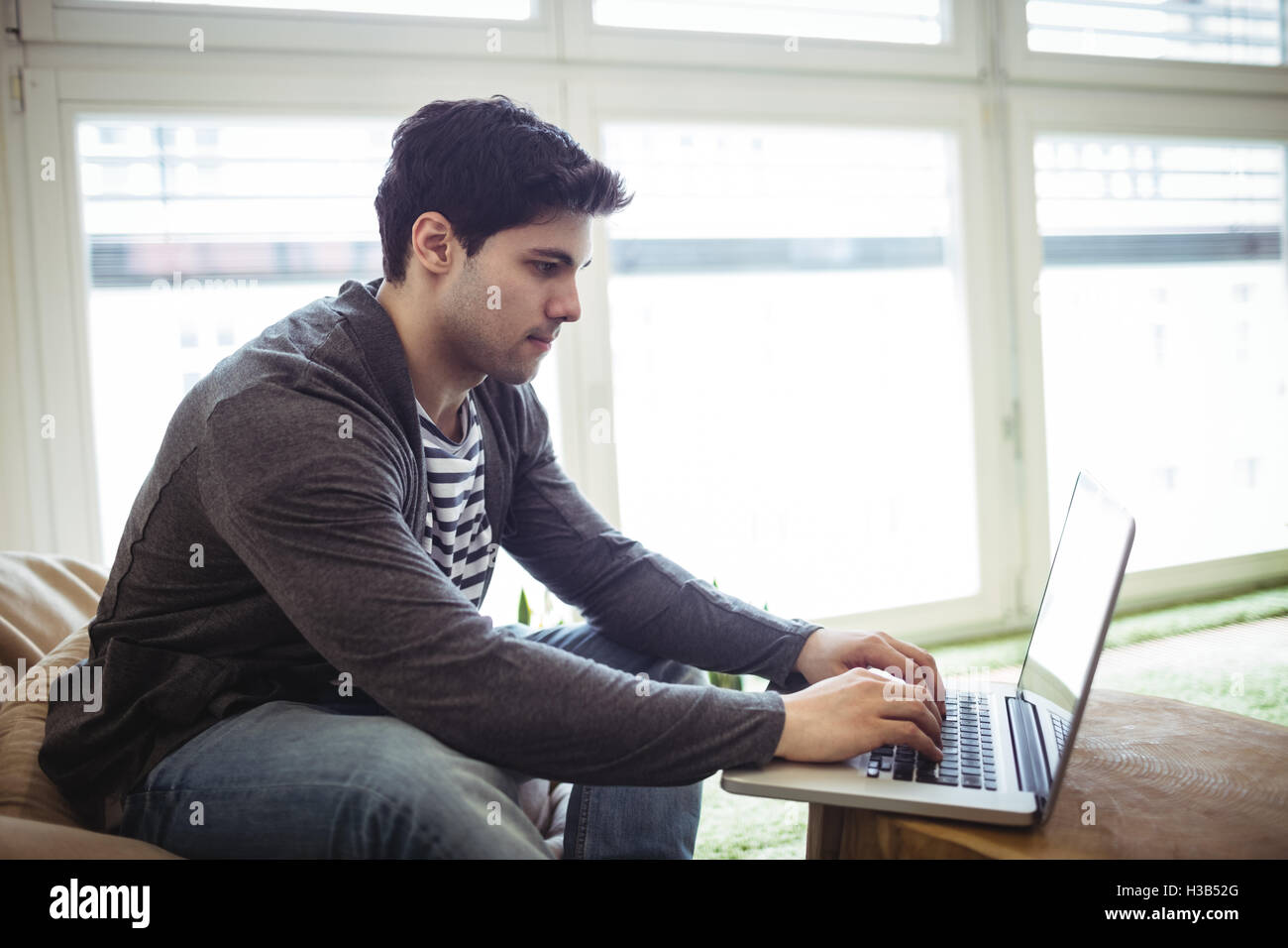 Photo editor hi-res stock photography and images - Alamy