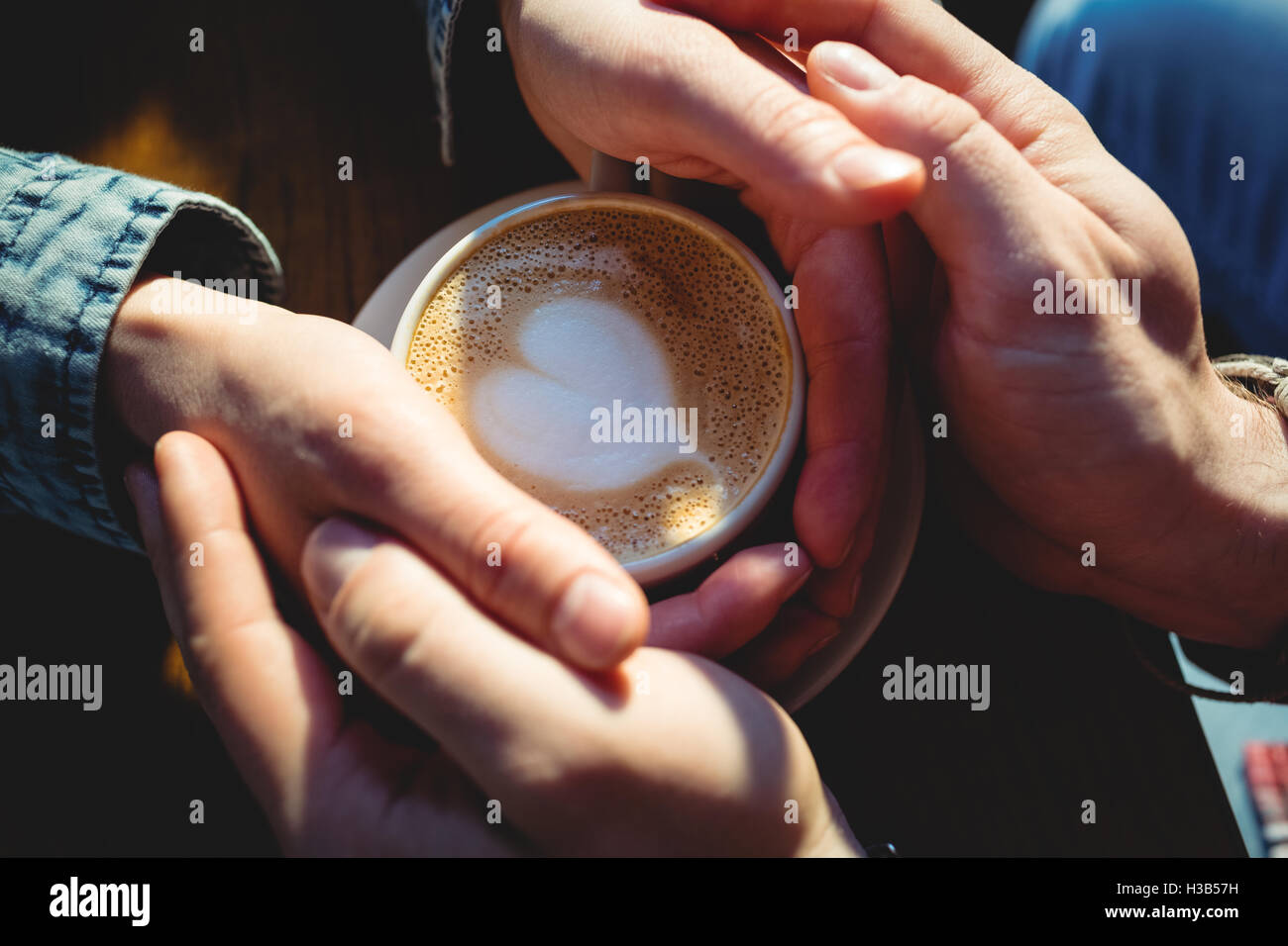 Hands make coffee hi-res stock photography and images - Alamy