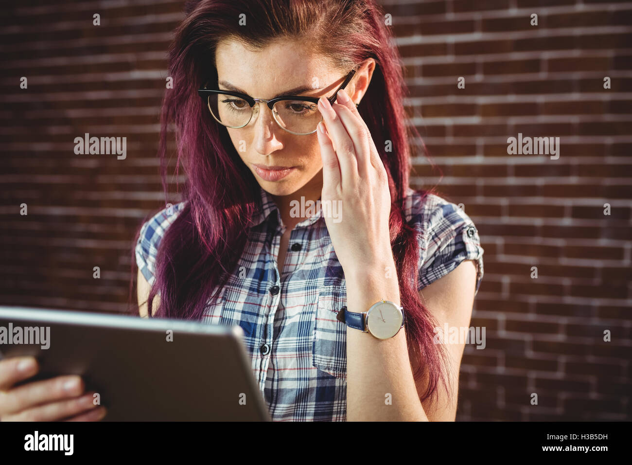 Beautiful woman using tablet computer hi-res stock photography and ...