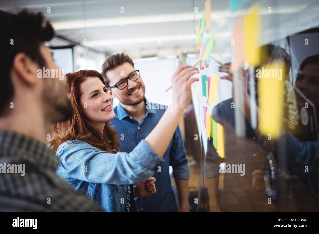 Woman writing notes on sticky paper hi-res stock photography and images ...