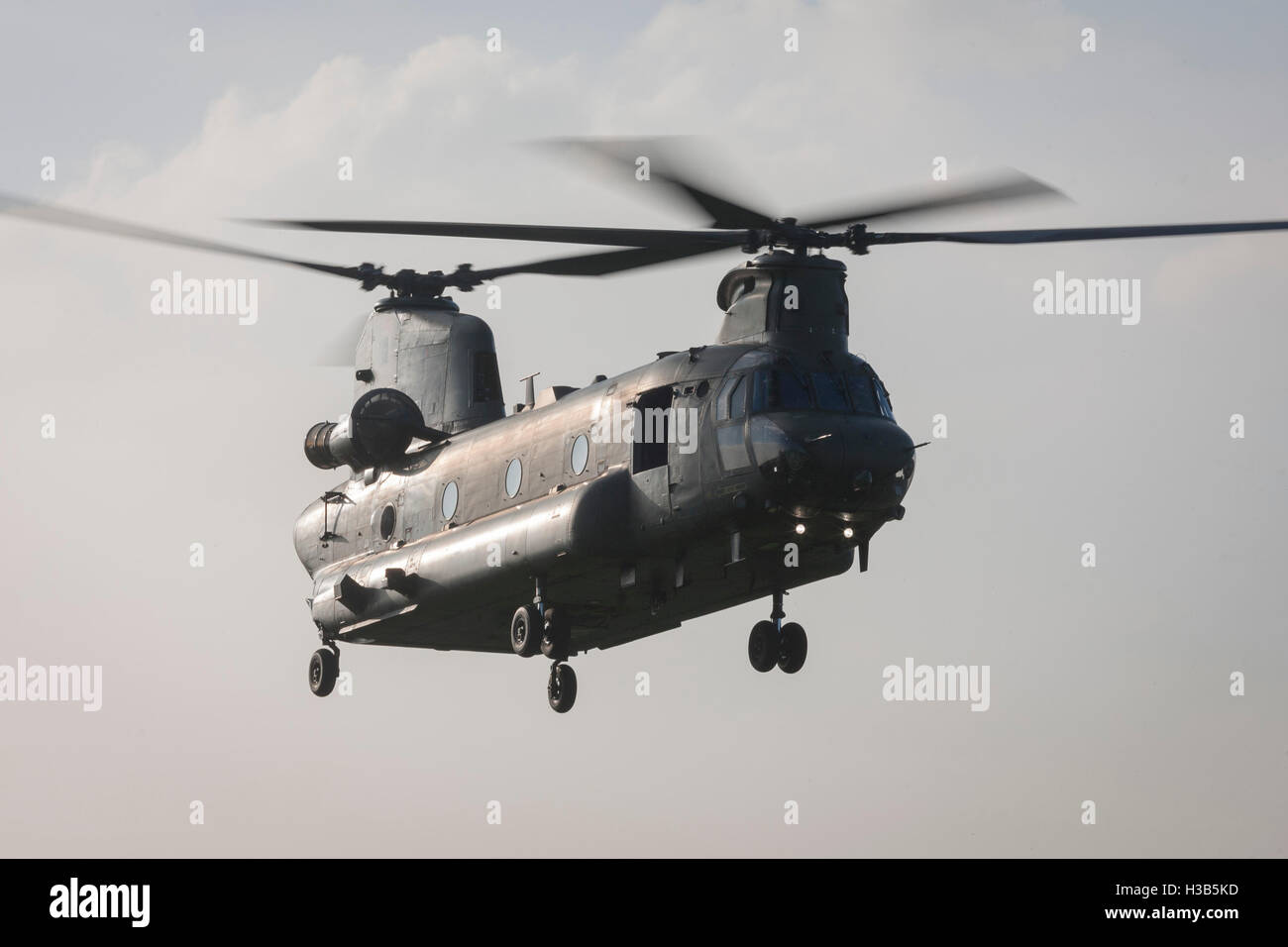 Chinook hovering hi-res stock photography and images - Alamy