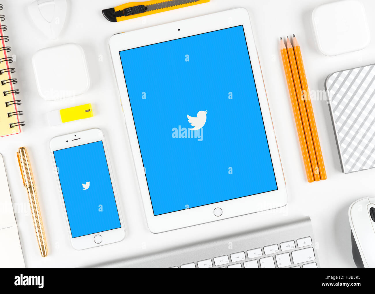 Twitter logo display computer screen hi-res stock photography and ...