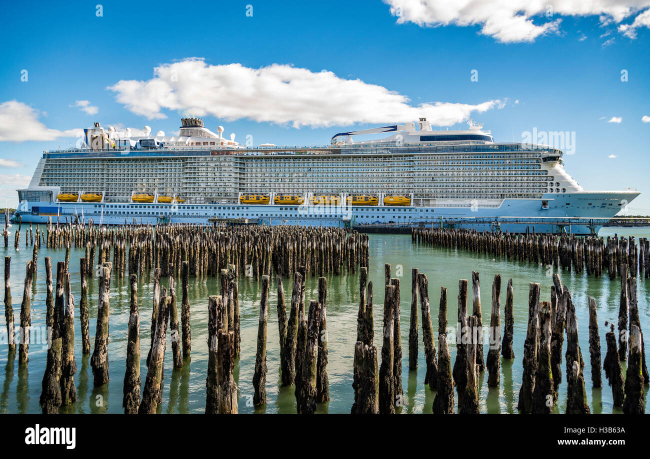 Luxury Cruise Ship Stock Photo - Alamy
